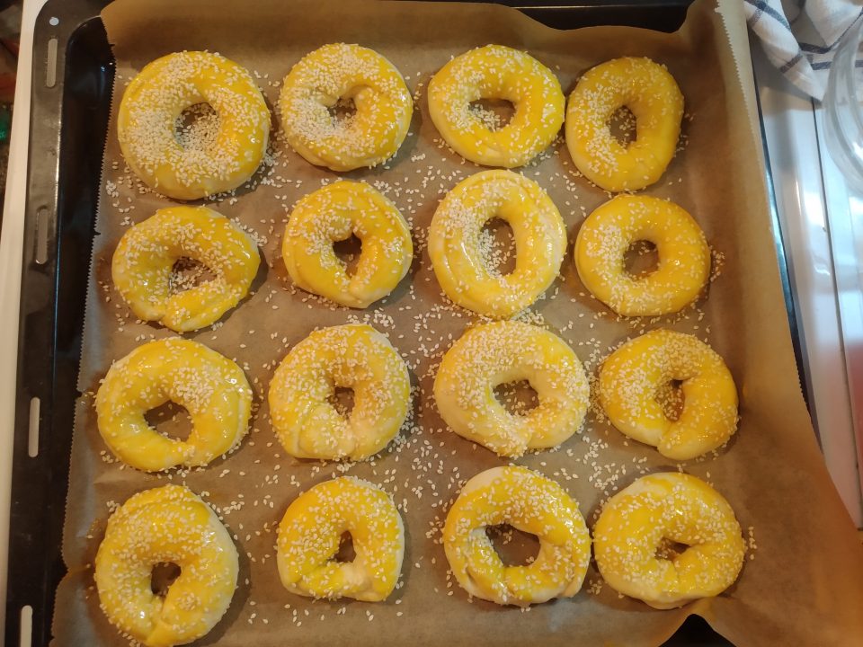 Zemička (bagel, djevrek) punjena kozijim ševr sirom – probalasam.com